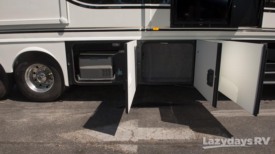 2018 Winnebago Horizon 42Q for sale in Tampa, FL | Lazydays